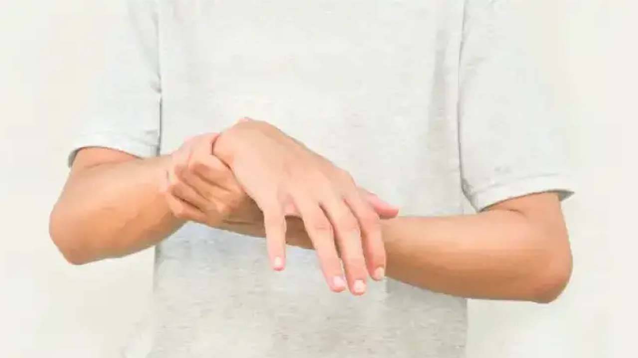 Lakwa Ke Lakshan: पैरालिसिस या लकवा के लक्षण और इलाज, कैसे ठीक होता है ...